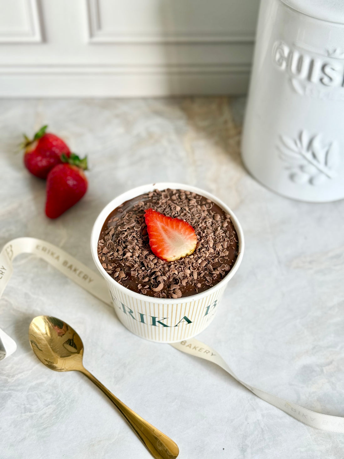 Full chocolate con fresas Cuchareable – EC cake boutique